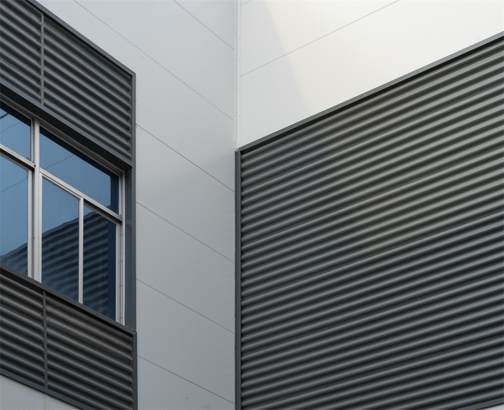 Features of wiskind veneer wall system